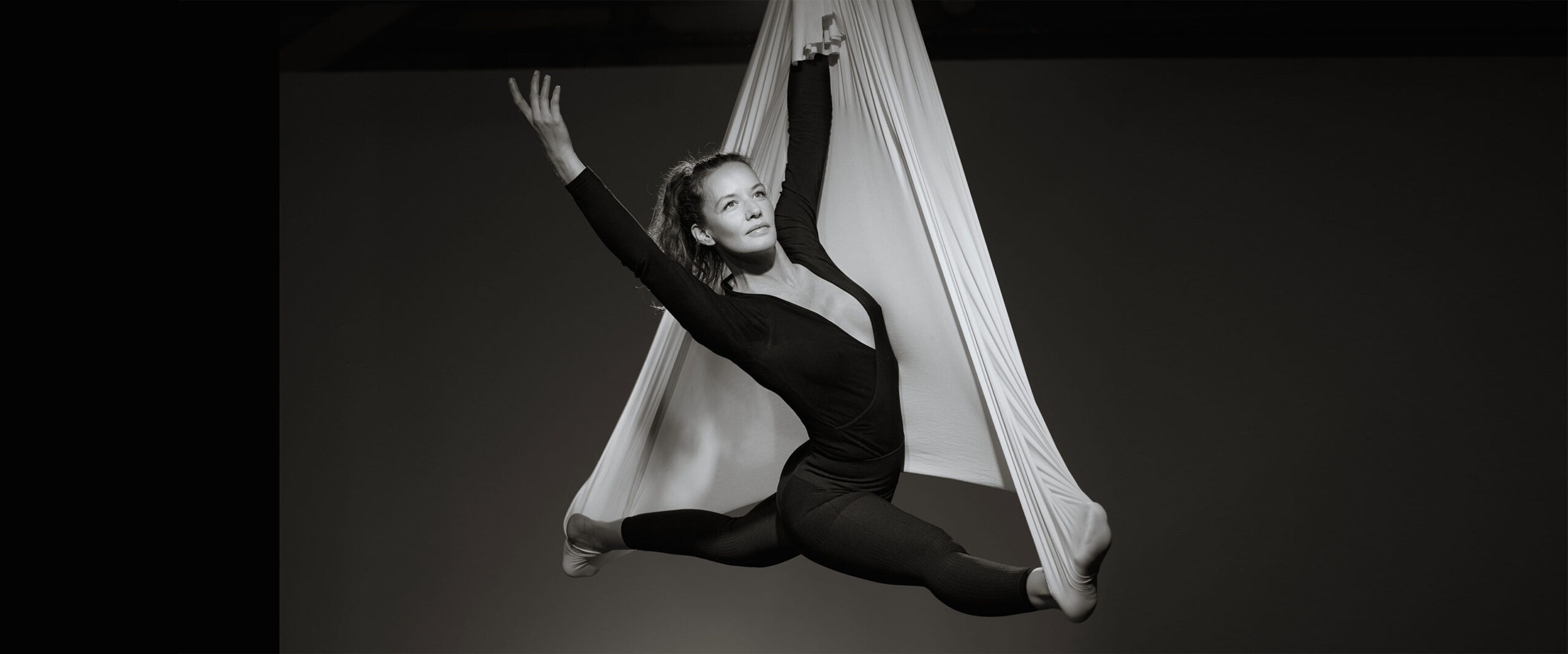 Fly Yoga© - leader de la formation en yoga aérien depuis 2008